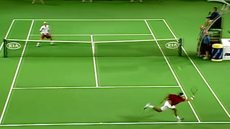 Une défense hallucinante de Federer contre Hewitt (Open d'Australie 2004)