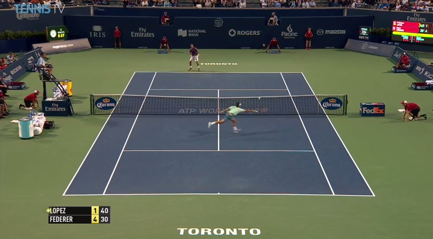 Federer, présent au filet et en défense (Toronto 2014)